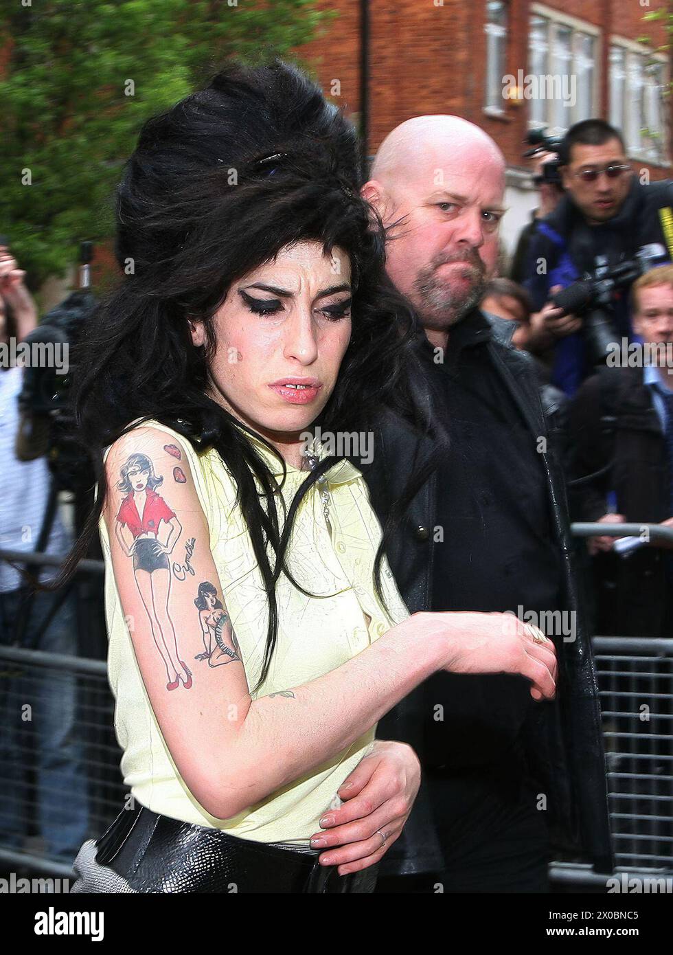 Pic shows: Amy Winehouse arrives as Holborn police station 25.4.08 pic ...