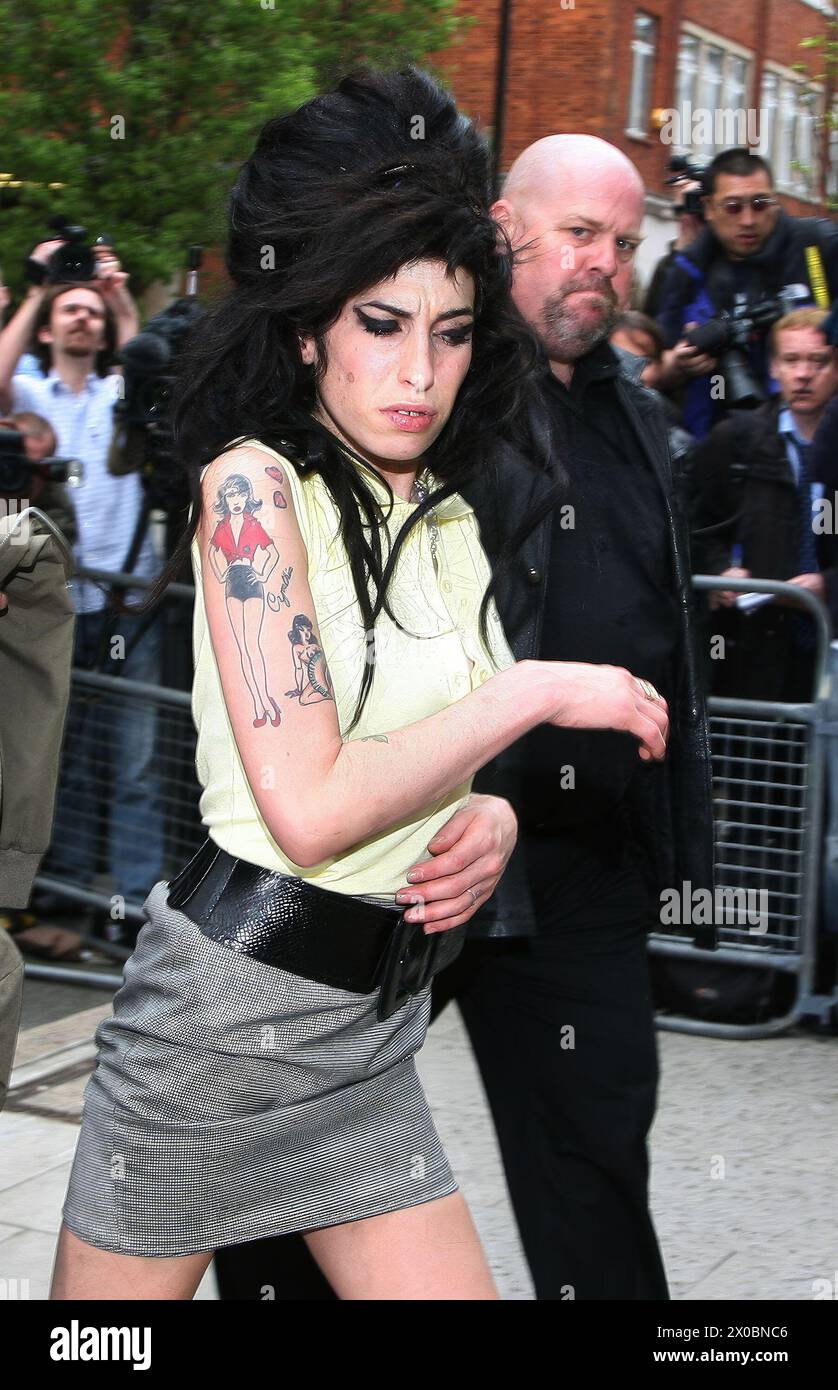 Pic shows: Amy Winehouse arrives as Holborn police station 25.4.08 pic ...