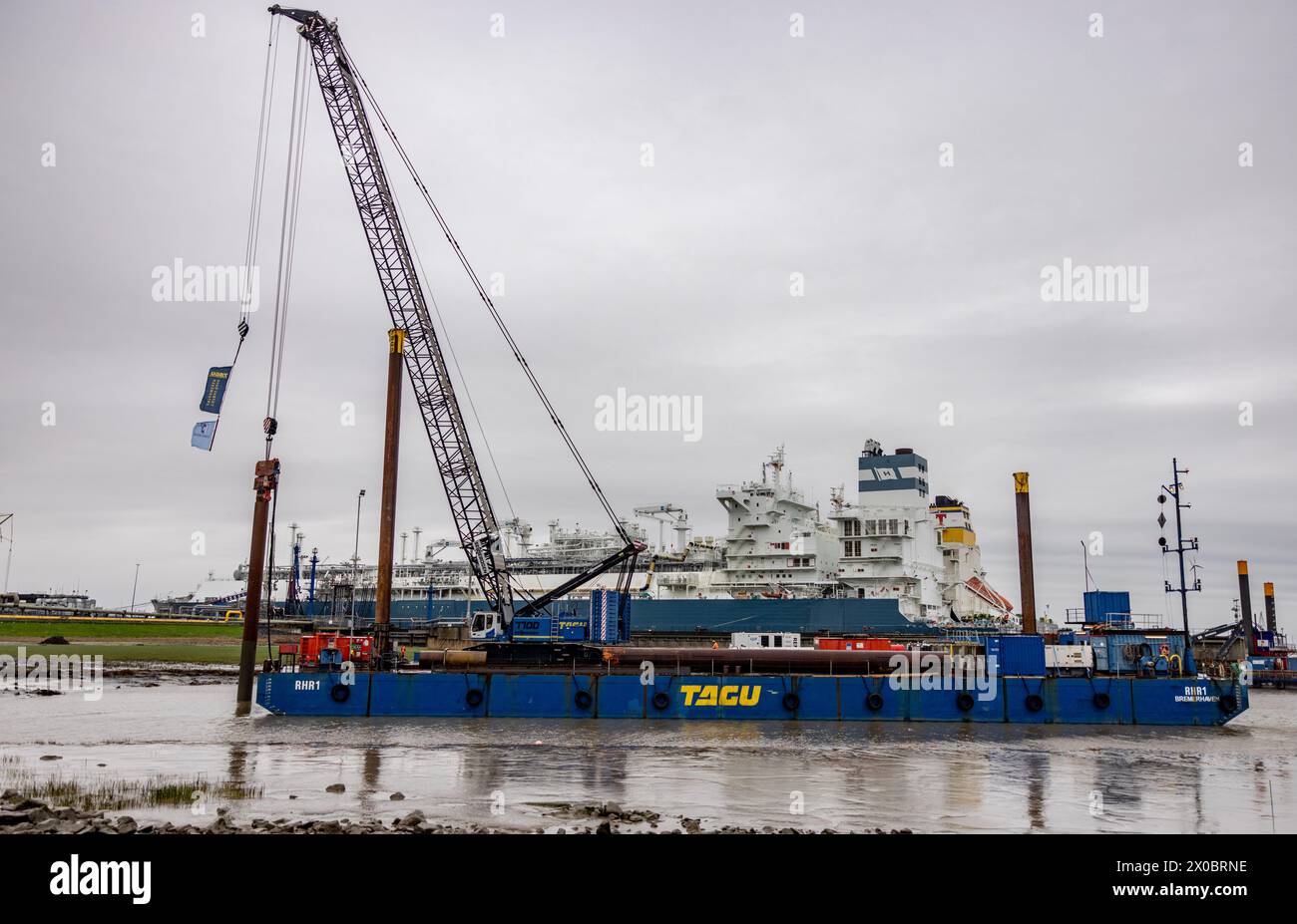 11 April 2024, Schleswig-Holstein, Brunsbüttel: The structural work for ...
