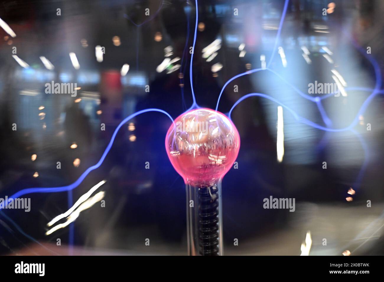 Fusion reactor model hi-res stock photography and images - Alamy