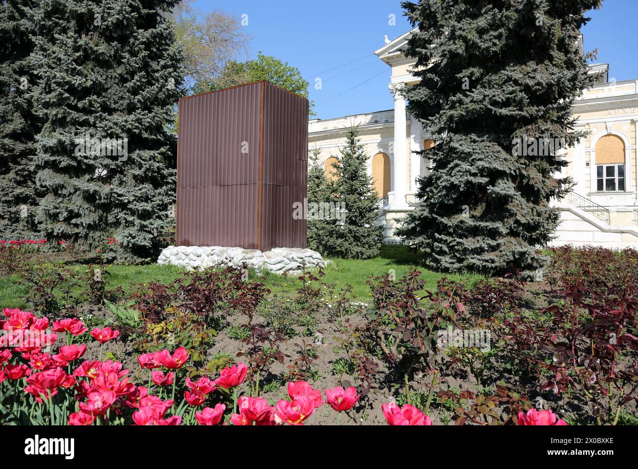 Liberation from nazi occupation sculpture hi-res stock photography and ...