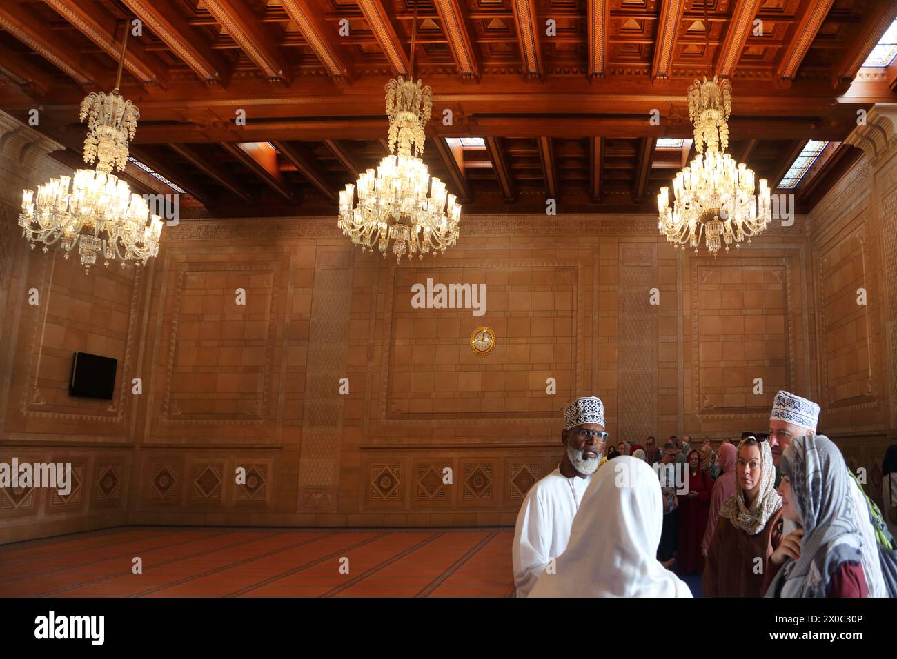 Sultan Qaboos Grand Mosque Tour Guide with Tourists in the Womens ...