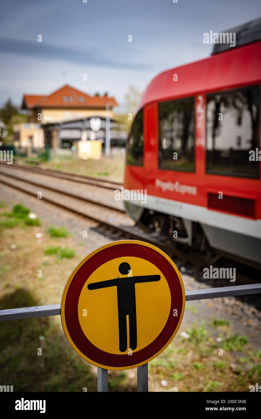 Deutsche Bahn DB, Bahn , RE Regio: Bahnhof Velten / Mark im Landkreis ...