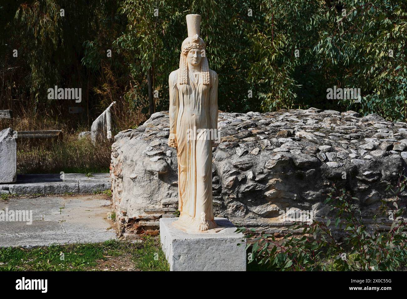 Modern statue of isis hi-res stock photography and images - Alamy