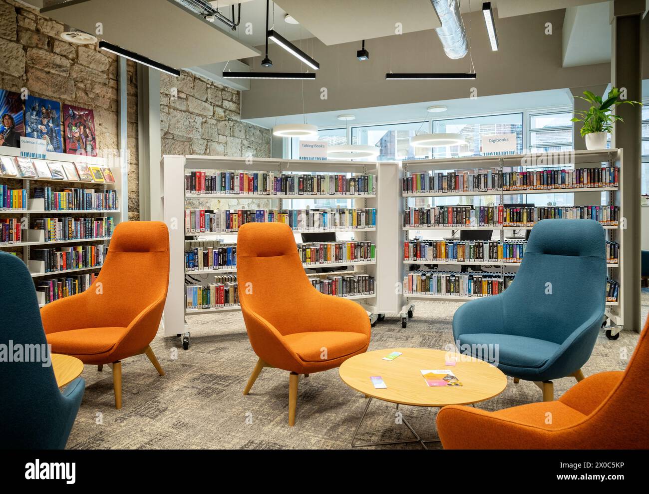 Library story telling children hi-res stock photography and images - Alamy