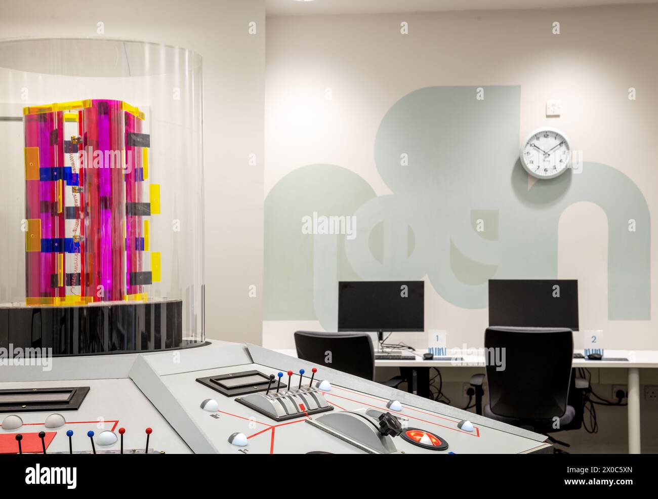 Public access computers and Doctor Who machine at Paisley Central ...