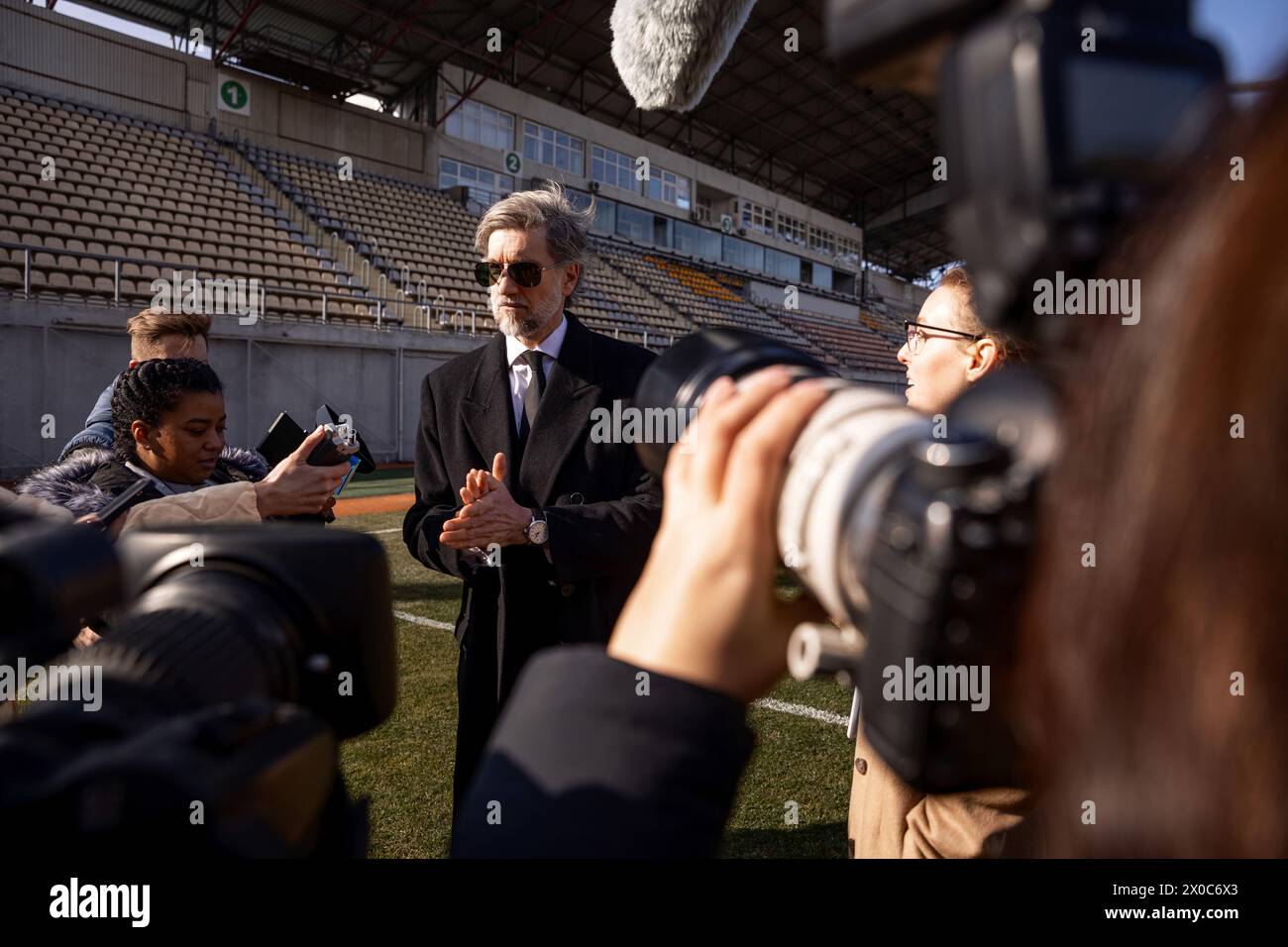 Female interviewer outside hi-res stock photography and images - Alamy