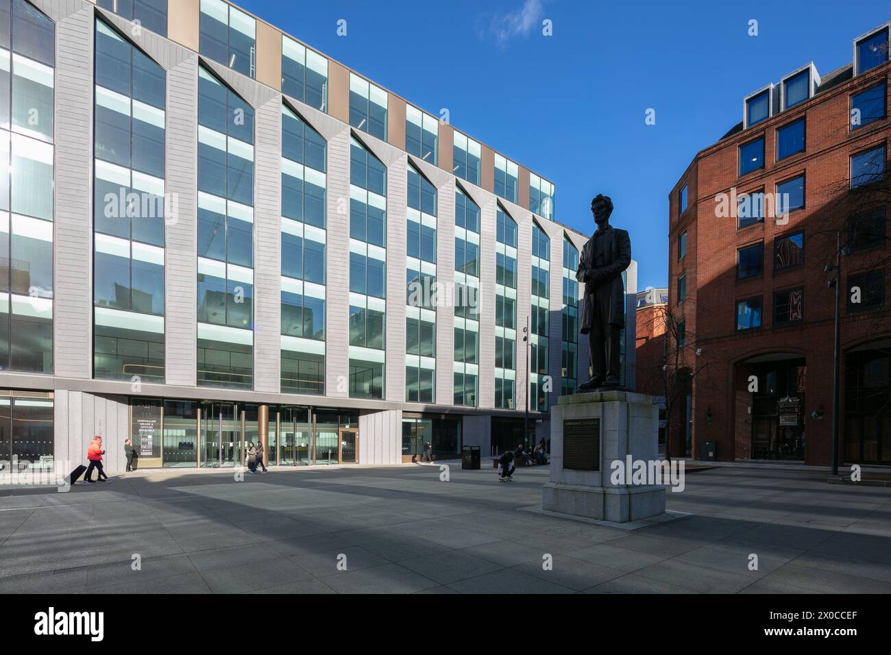 The Abraham Lincoln statue in front of The Lincoln building on a ...