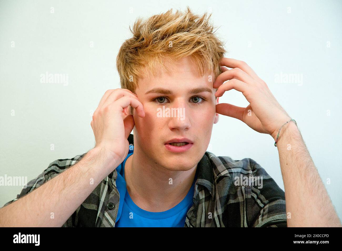 Hombre duda hi-res stock photography and images - Alamy