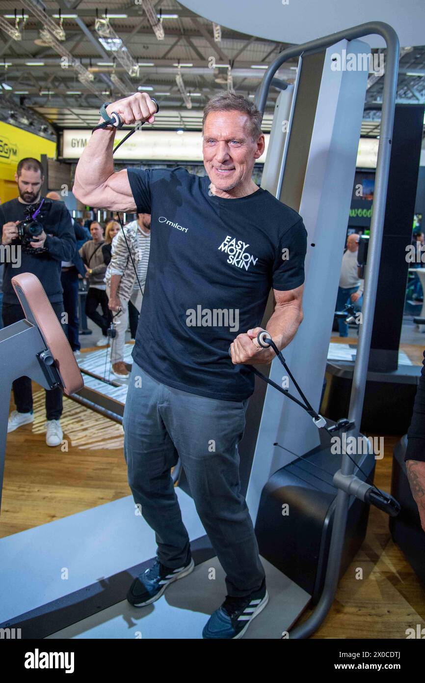 Ralf MOELLER, Möller, Bodybuilder und Schauspieler, trainiert an einem ...