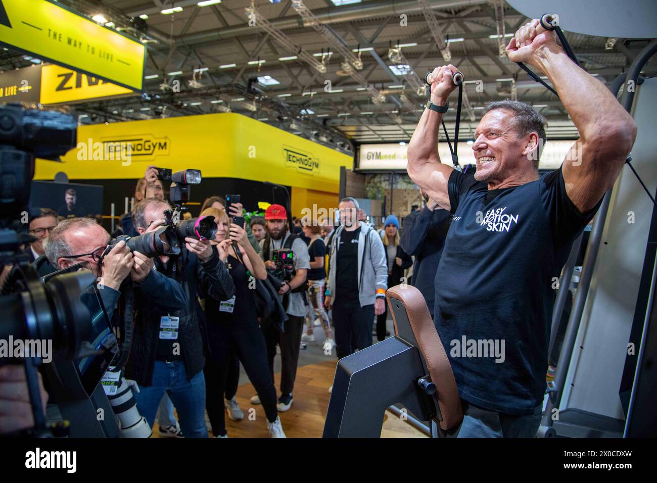 Ralf MOELLER, Möller, Bodybuilder und Schauspieler, trainiert an einem ...