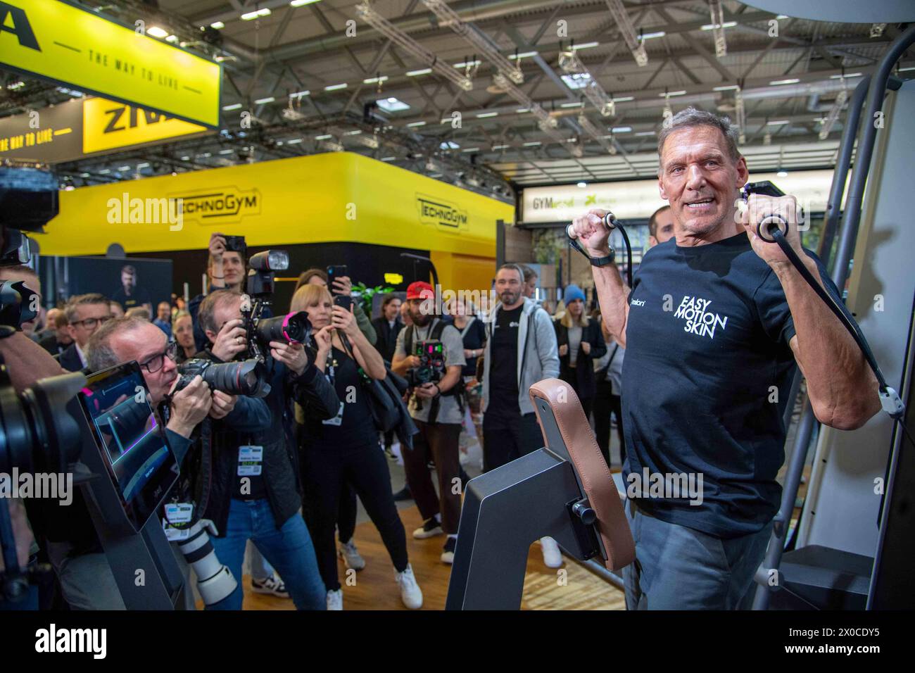 Ralf MOELLER, Möller, Bodybuilder und Schauspieler, trainiert an einem ...