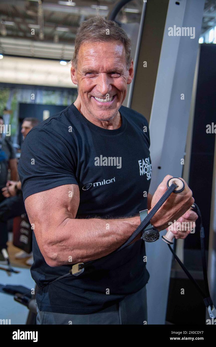 Ralf MOELLER, Möller, Bodybuilder und Schauspieler, trainiert an einem ...