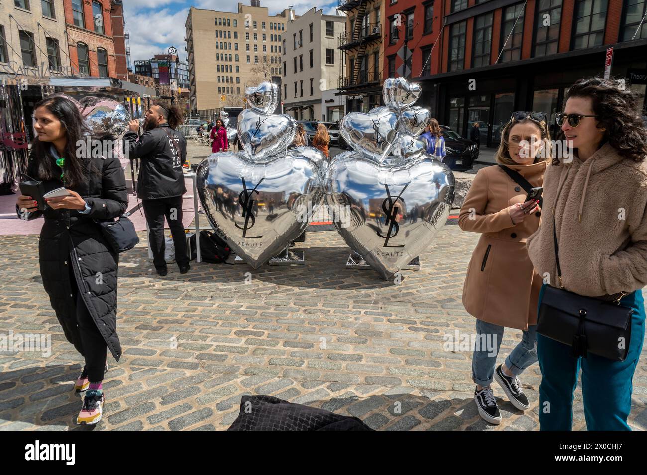 The fashionable flock to Gansevoort Plaza in the Meatpacking District ...