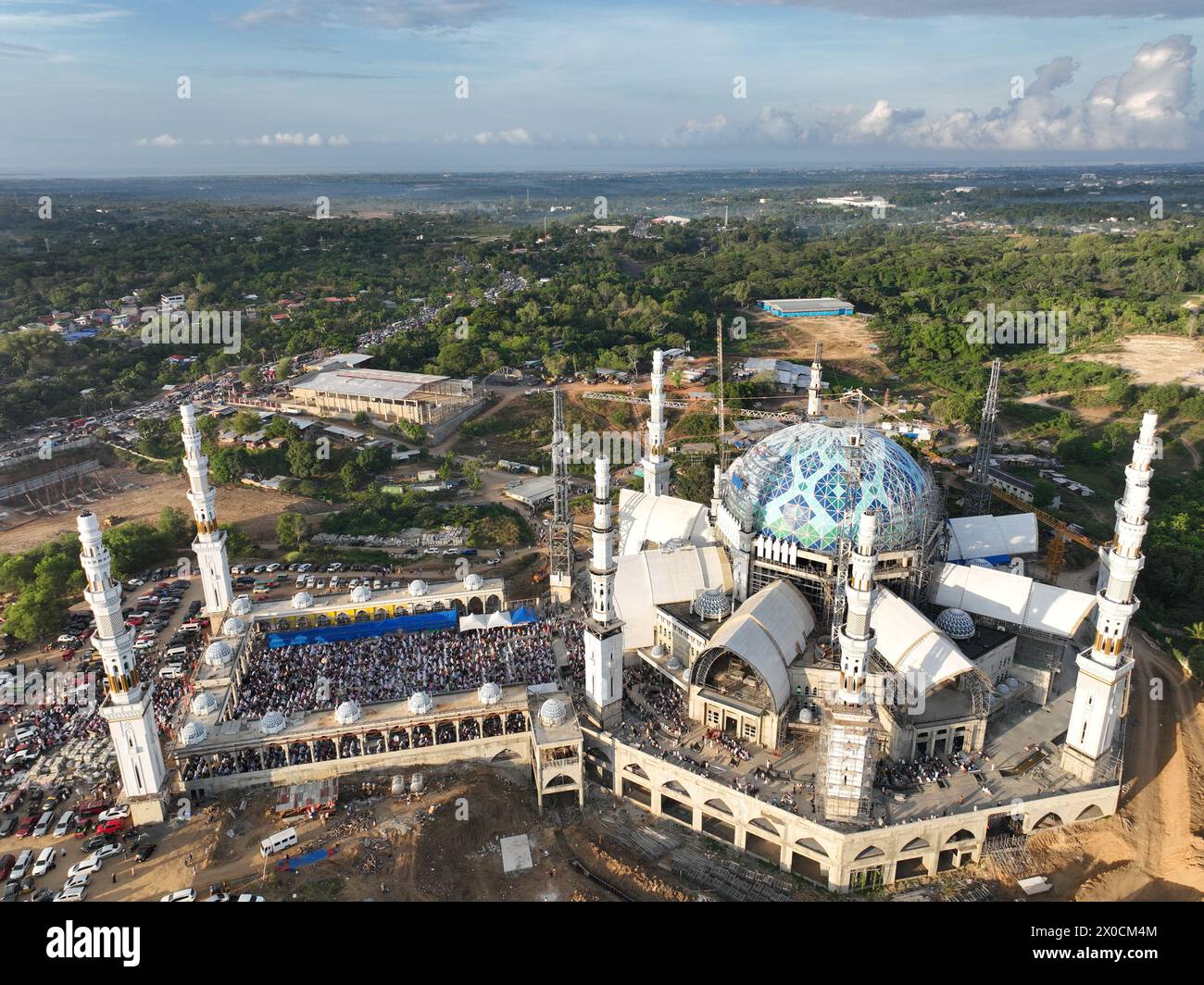 Zamboanga City, Philippines. 10th Apr, 2024. Thousands of Muslims ...
