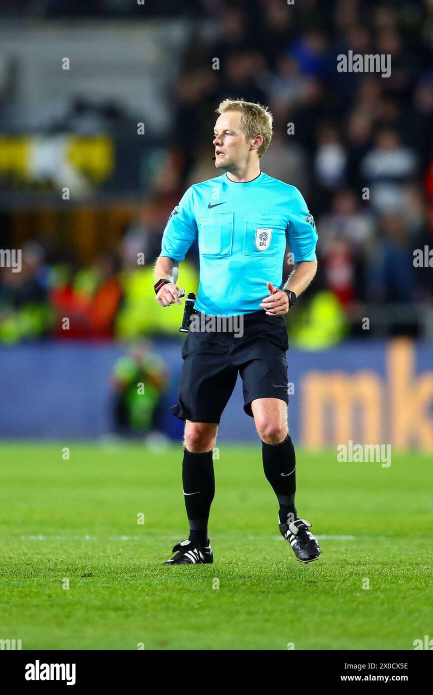 MKM Stadium, Hull, England - 10th April 2024 Referee Gavin Ward ...