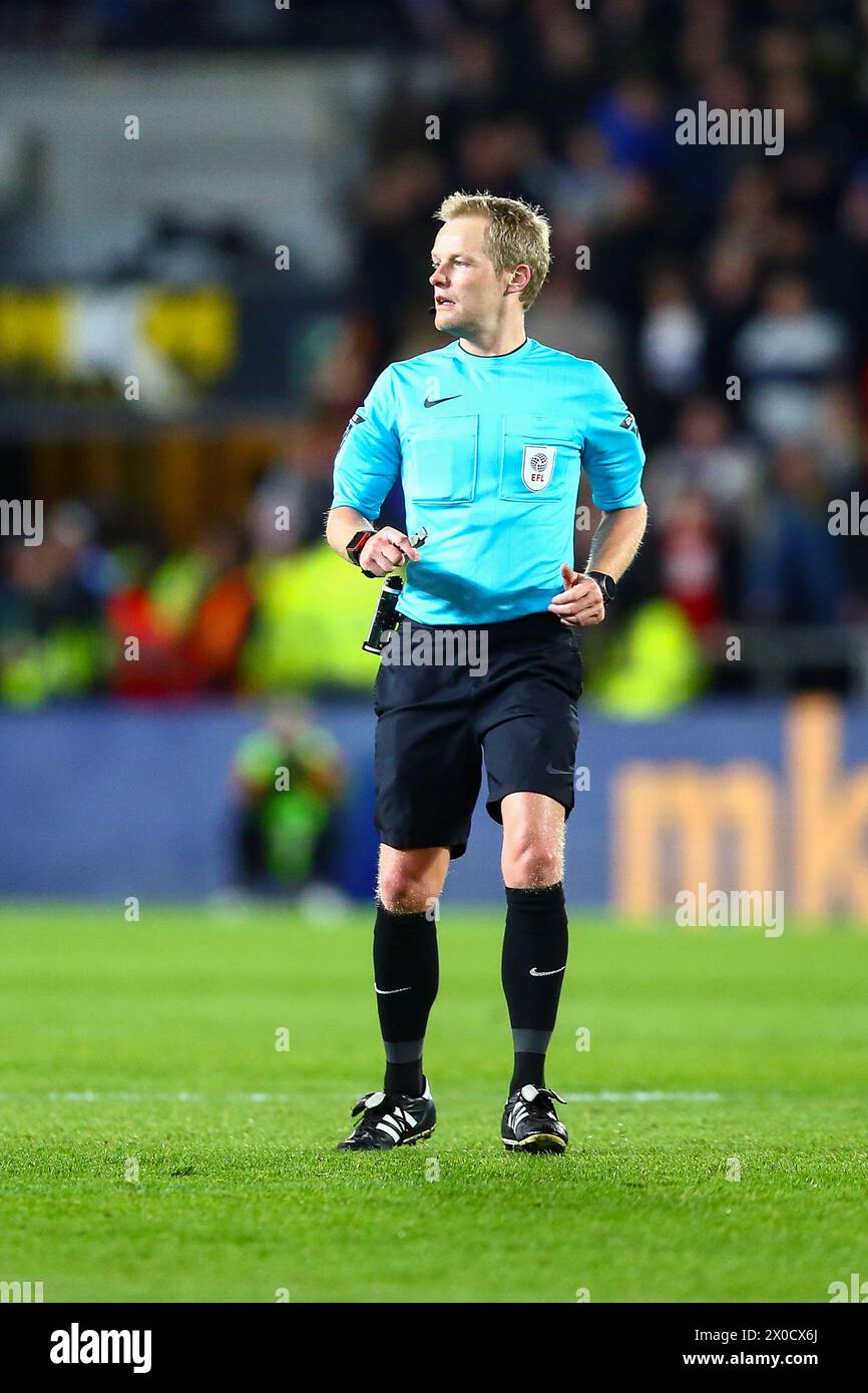 MKM Stadium, Hull, England - 10th April 2024 Referee Gavin Ward ...