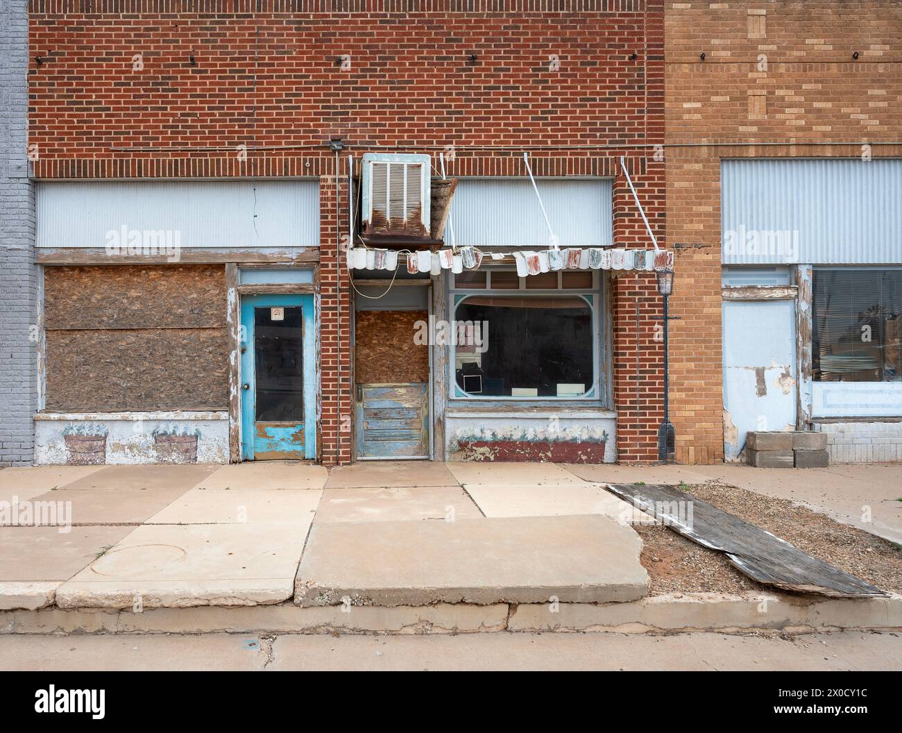Old abandoned townscape usa hi-res stock photography and images - Alamy