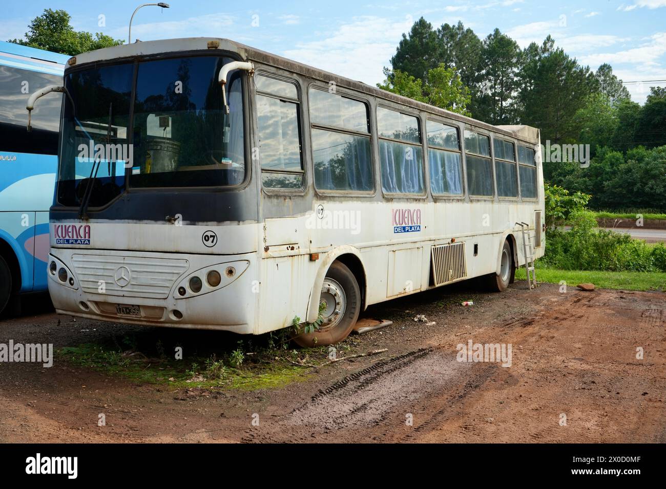 Rusty old abandoned bus hi-res stock photography and images - Alamy