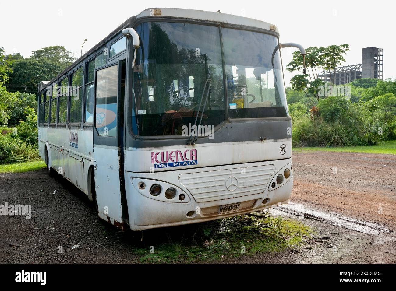 Rusty old abandoned bus hi-res stock photography and images - Alamy