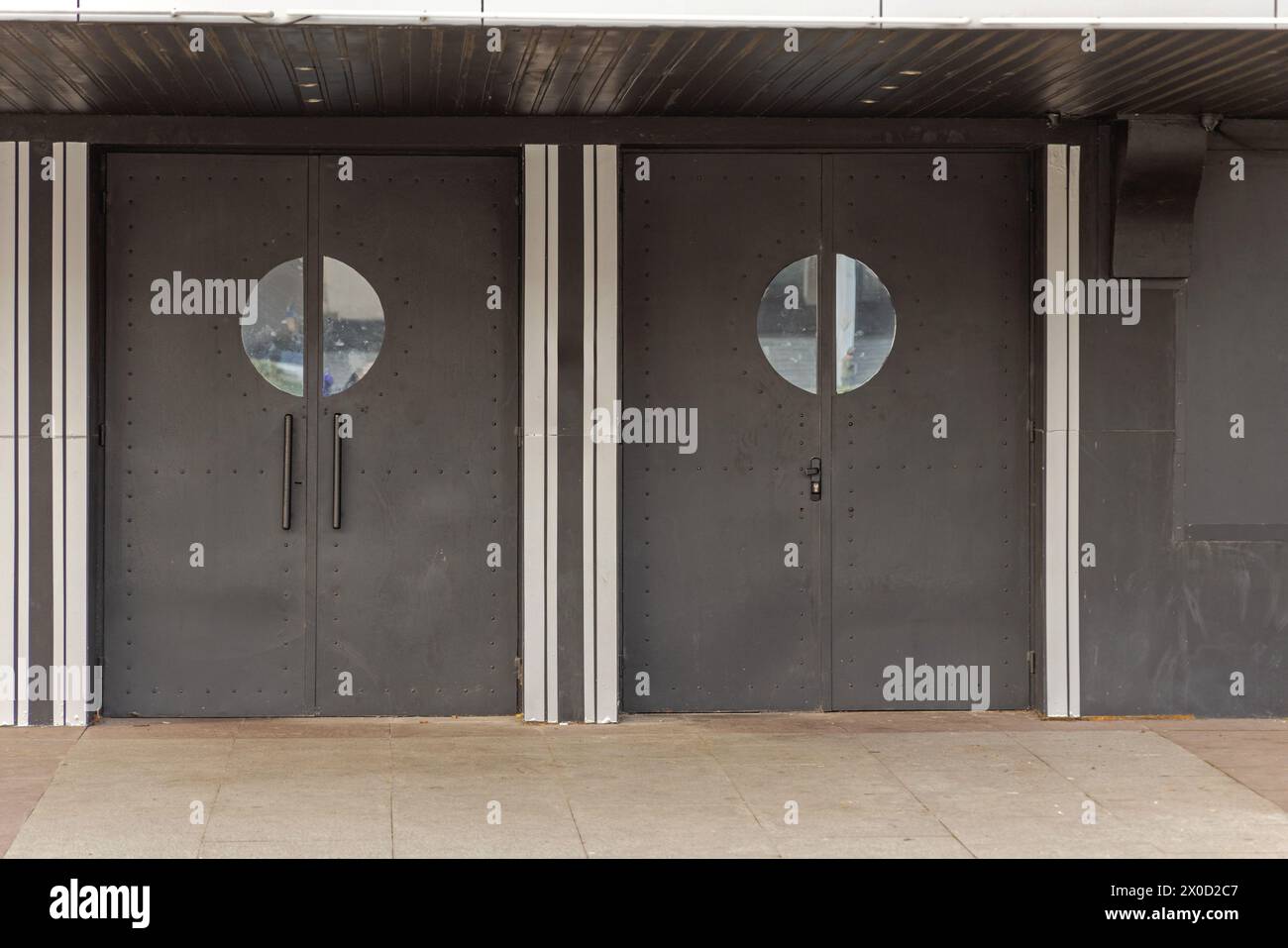 Entrance to Night Club Venue Closed Double Black Doors Stock Photo - Alamy