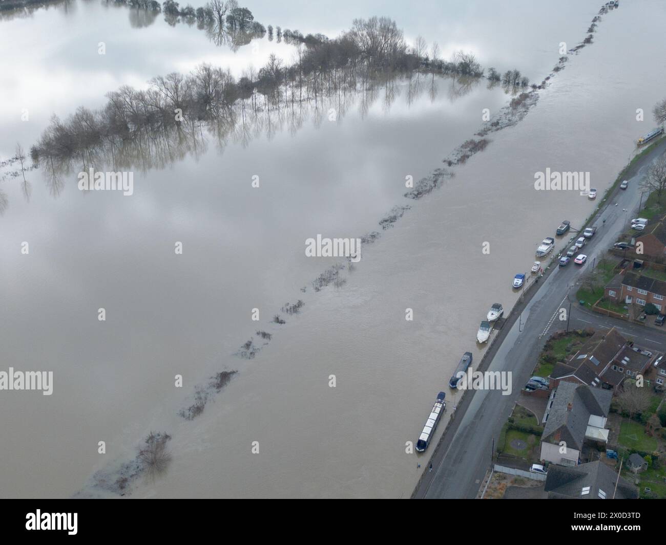 River Thames in flood January 2024. Abingdon, Oxfordshire Stock Photo ...