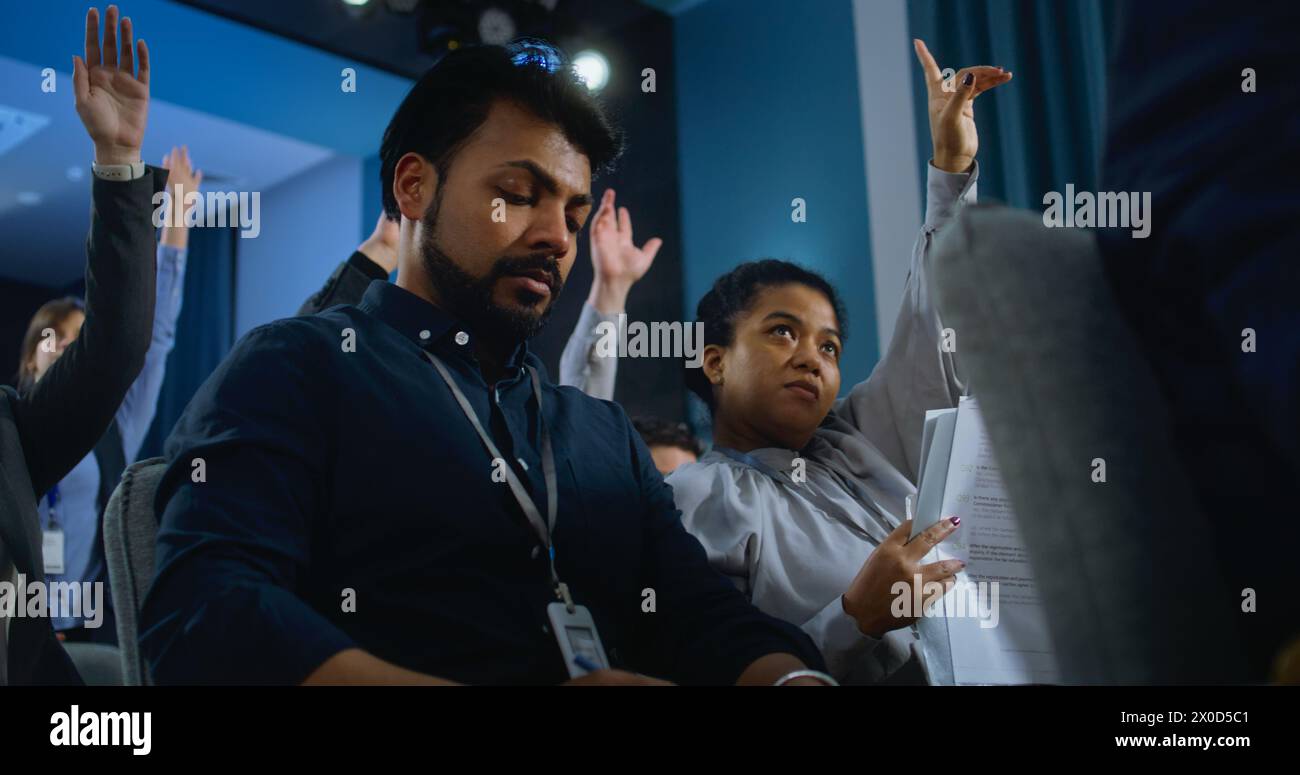 Male journalist sit down interview hi-res stock photography and images ...