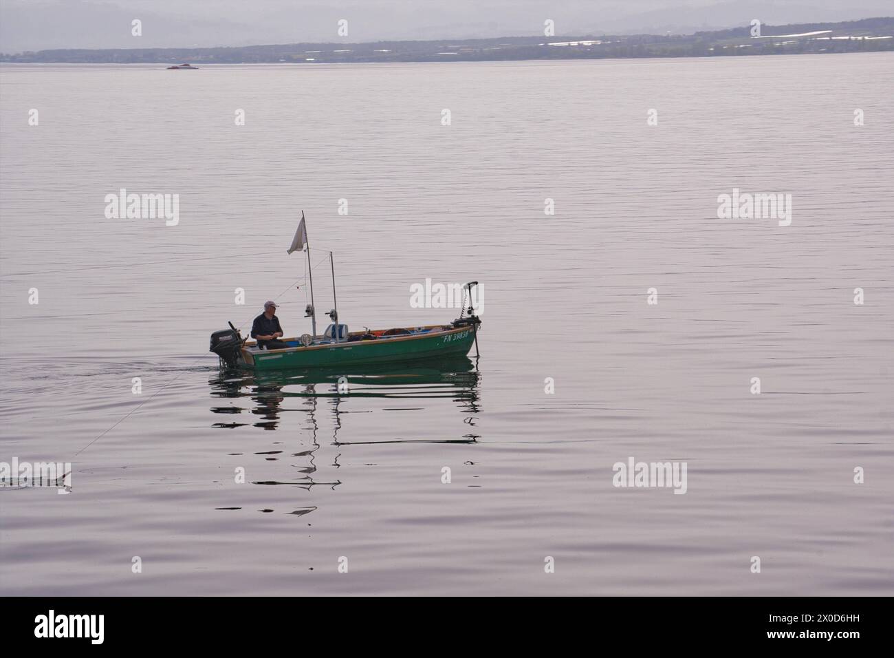 Fischerboot auf dem Bodensee mit gesetzter weisser Flagge *** Fishing ...