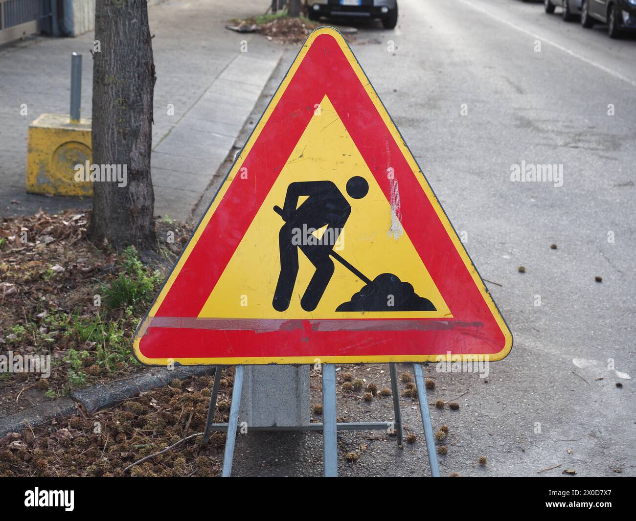 Warning Signs, Road Works Traffic Sign Men At Work Stock Photo - Alamy