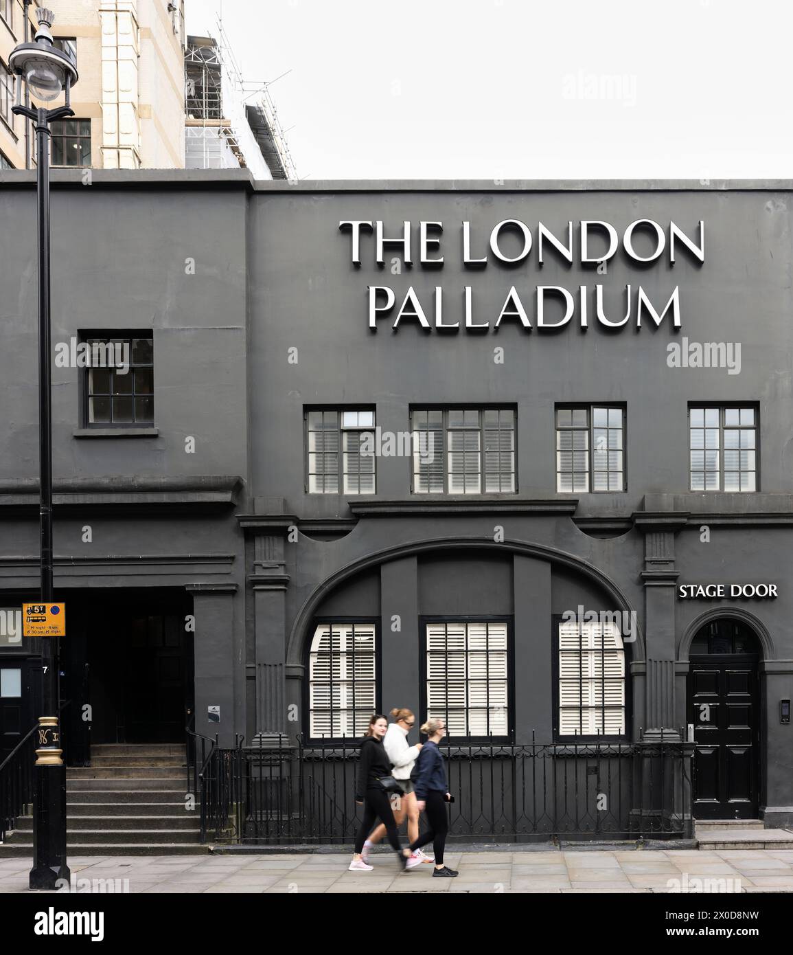 London palladium theatre theater hi-res stock photography and images ...