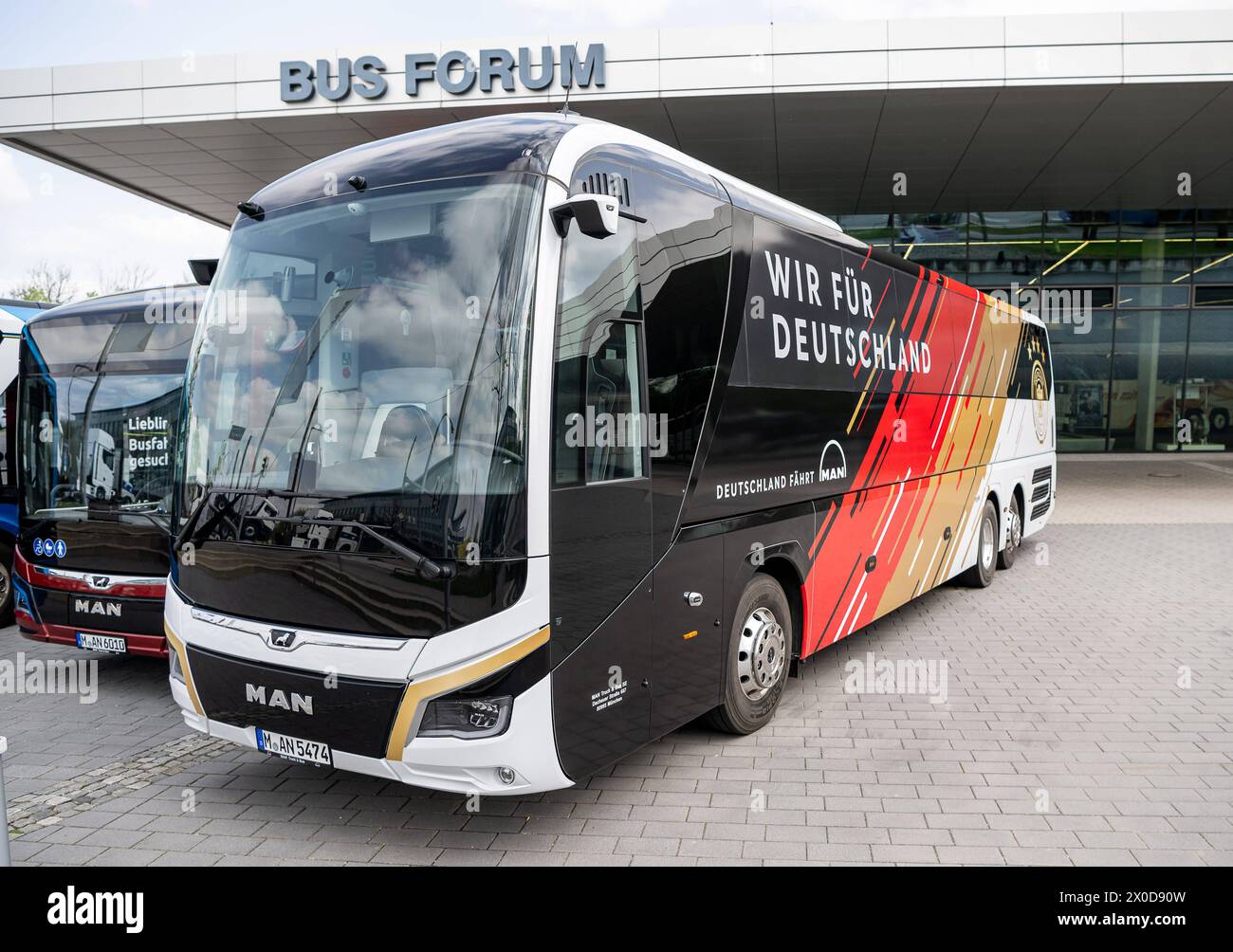 Muenchen GER, Mannschaftsbus Deutsche Fussball Nationalmannschaft zur ...