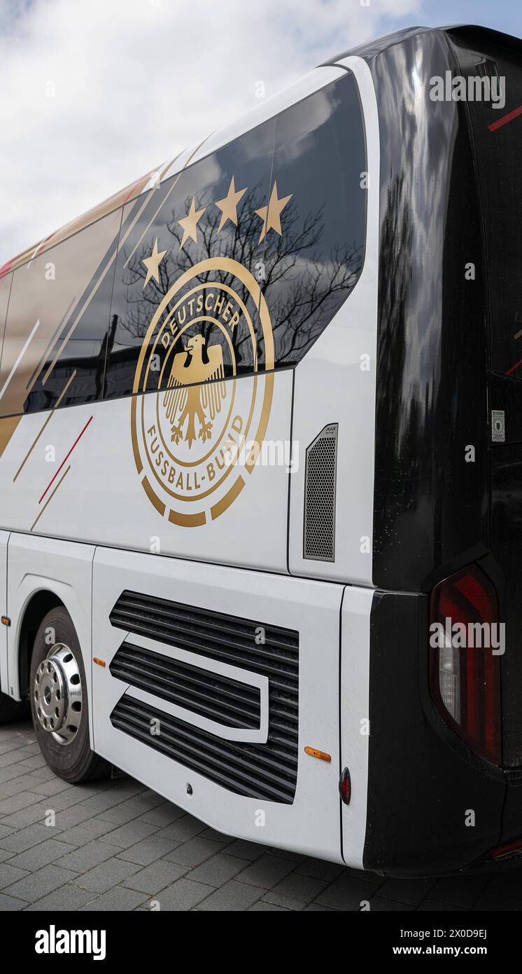 Muenchen GER, Mannschaftsbus Deutsche Fussball Nationalmannschaft zur ...