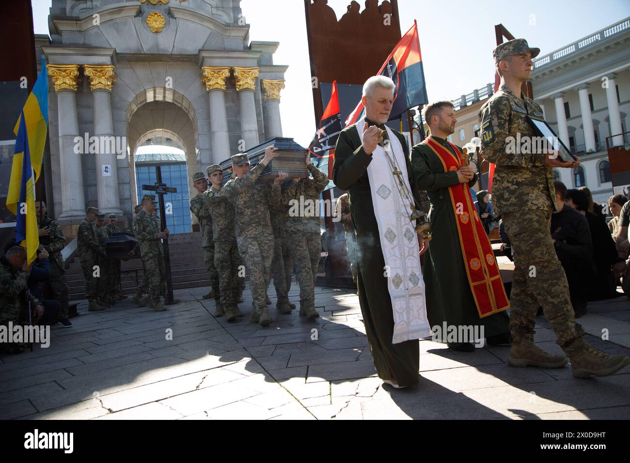 Non Exclusive: KYIV, UKRAINE - APRIL 9, 2024 - Servicemen carry the ...