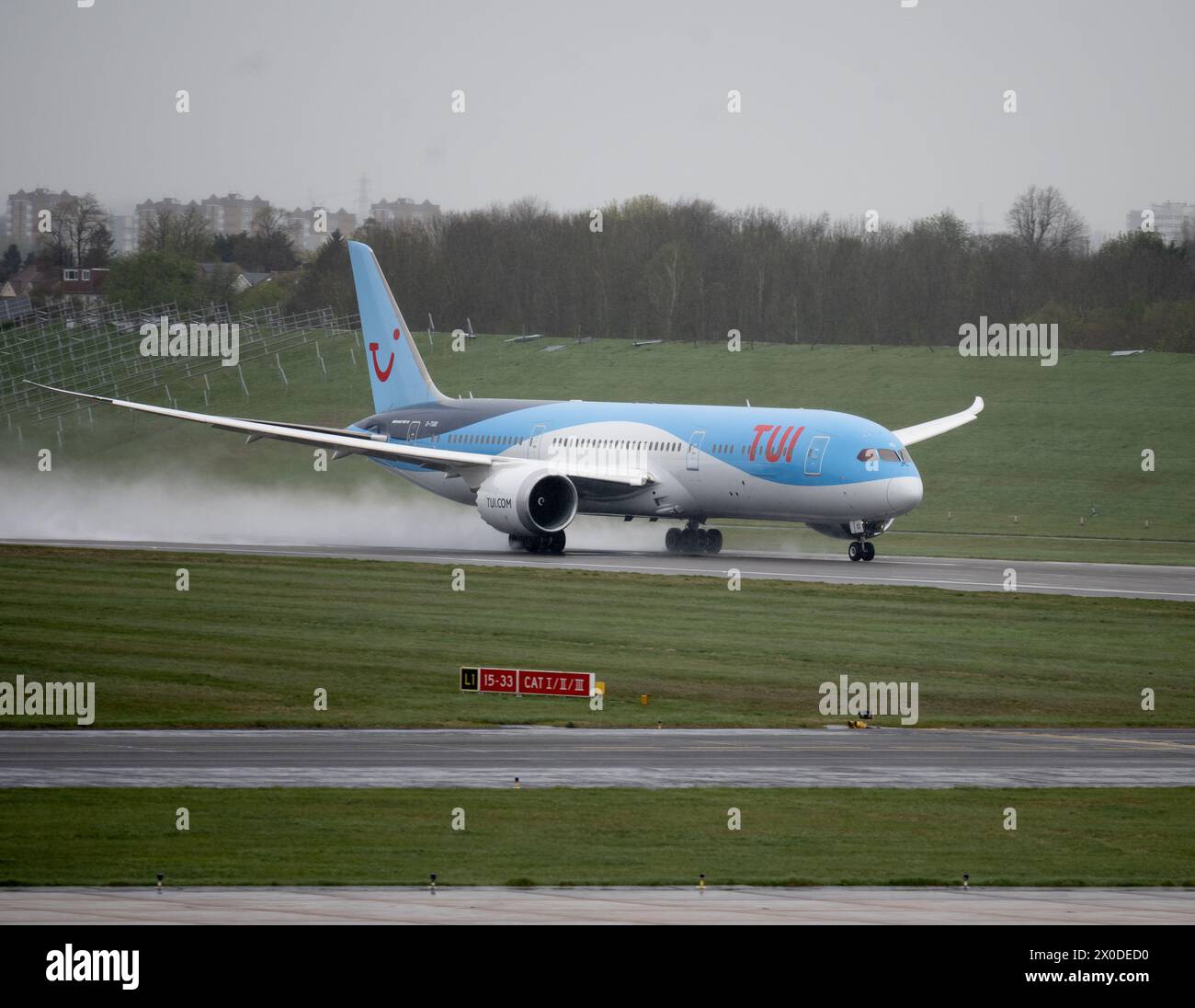 Tui Boeing 787-9 Dreamliner taking off in wet weather at Birmingham ...