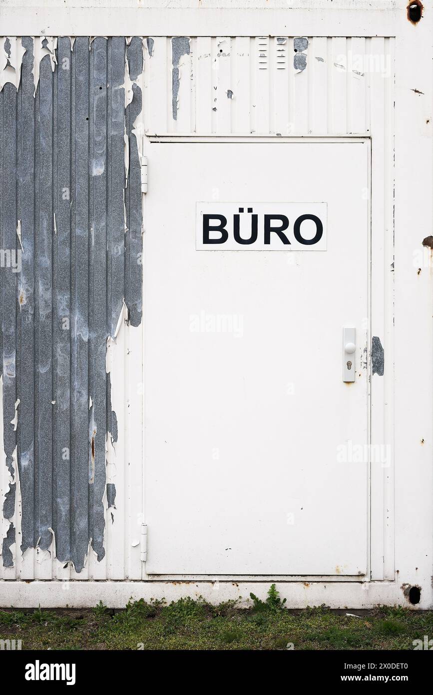 Office container hi-res stock photography and images - Alamy