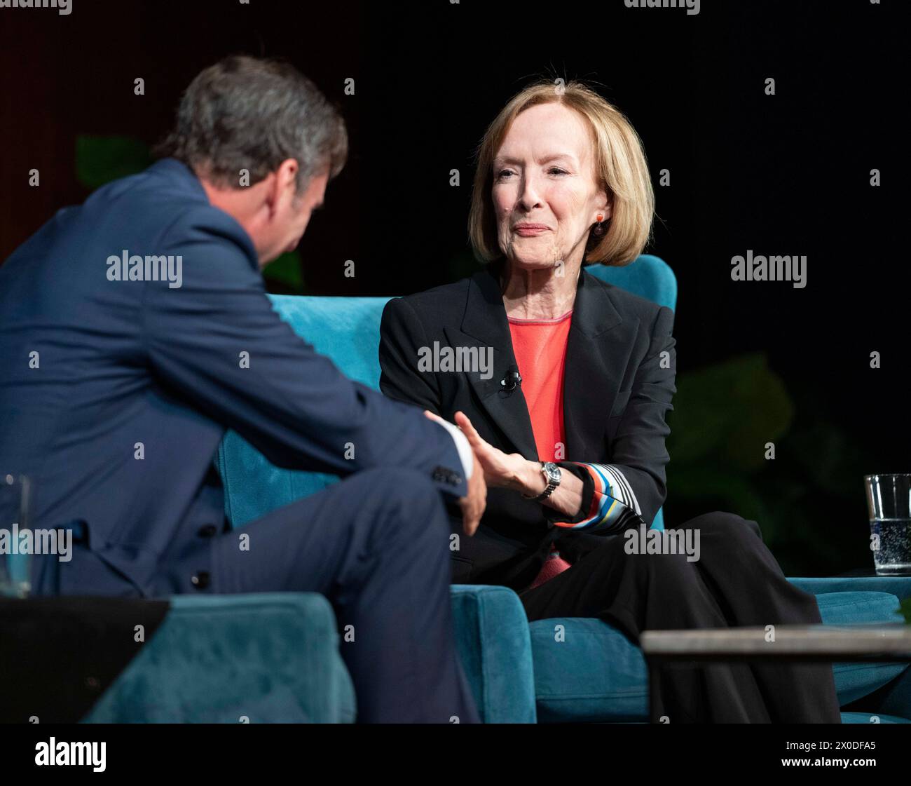 Interview with judy woodruff hi-res stock photography and images - Alamy