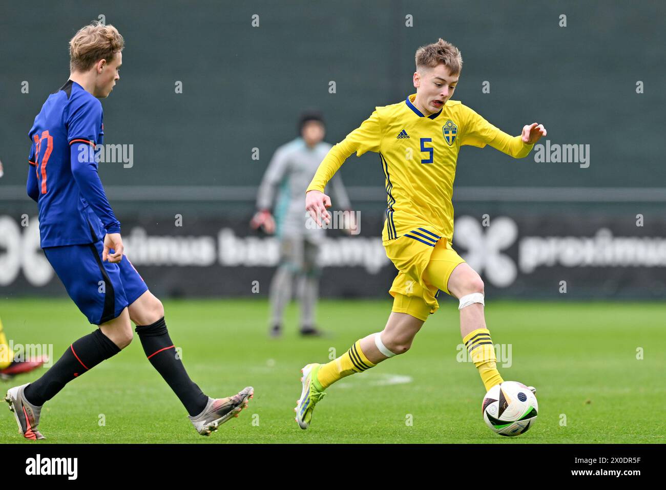 Sil Blokhuis (17) of The Netherlands pictured defending on Gabriel ...