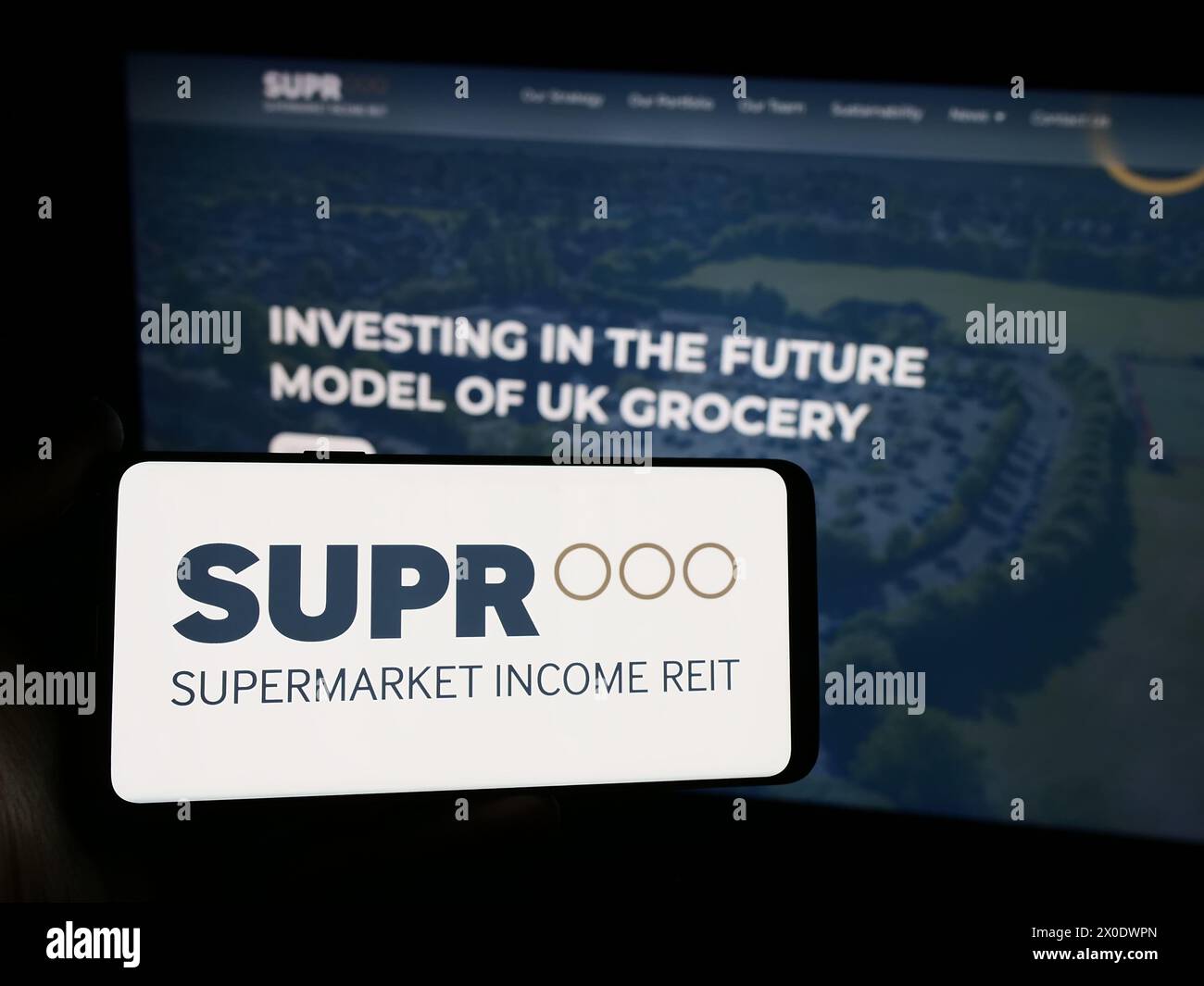 Supermarket income logo hi-res stock photography and images - Alamy