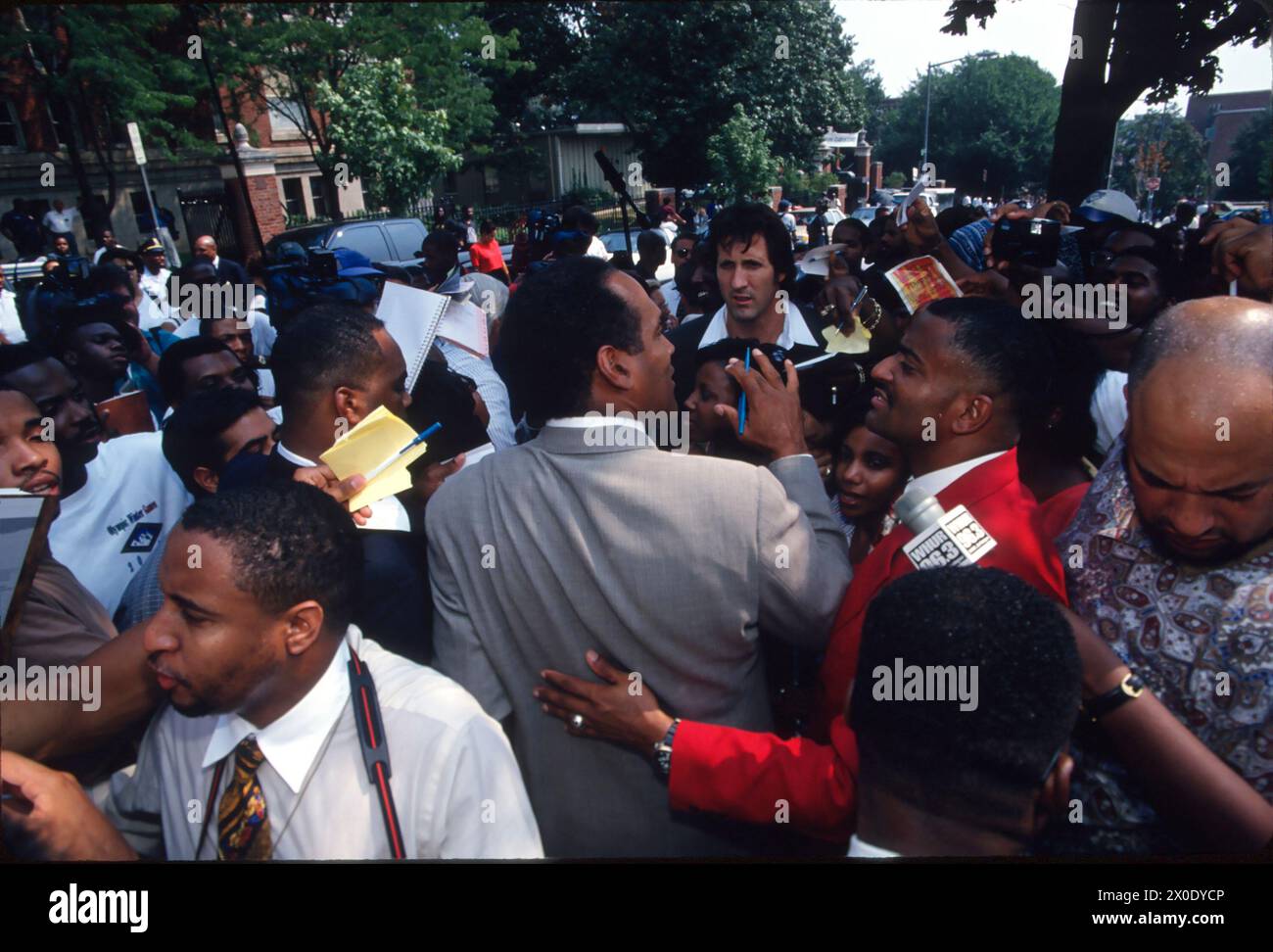 Former football and movie star OJ Simpson visits Howard University and ...