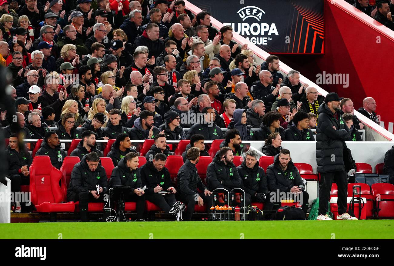 Liverpool manager Jurgen Klopp (right) and the Liverpool bench during ...