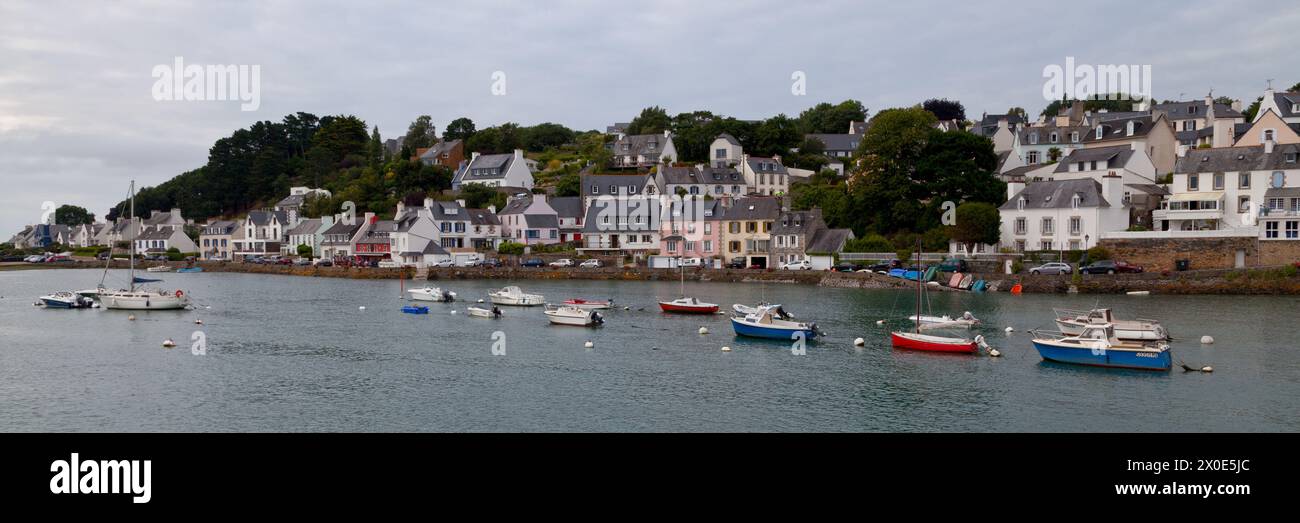 Le Dourduff-en-Mer, France - July 25 2017: View from the bridge ...