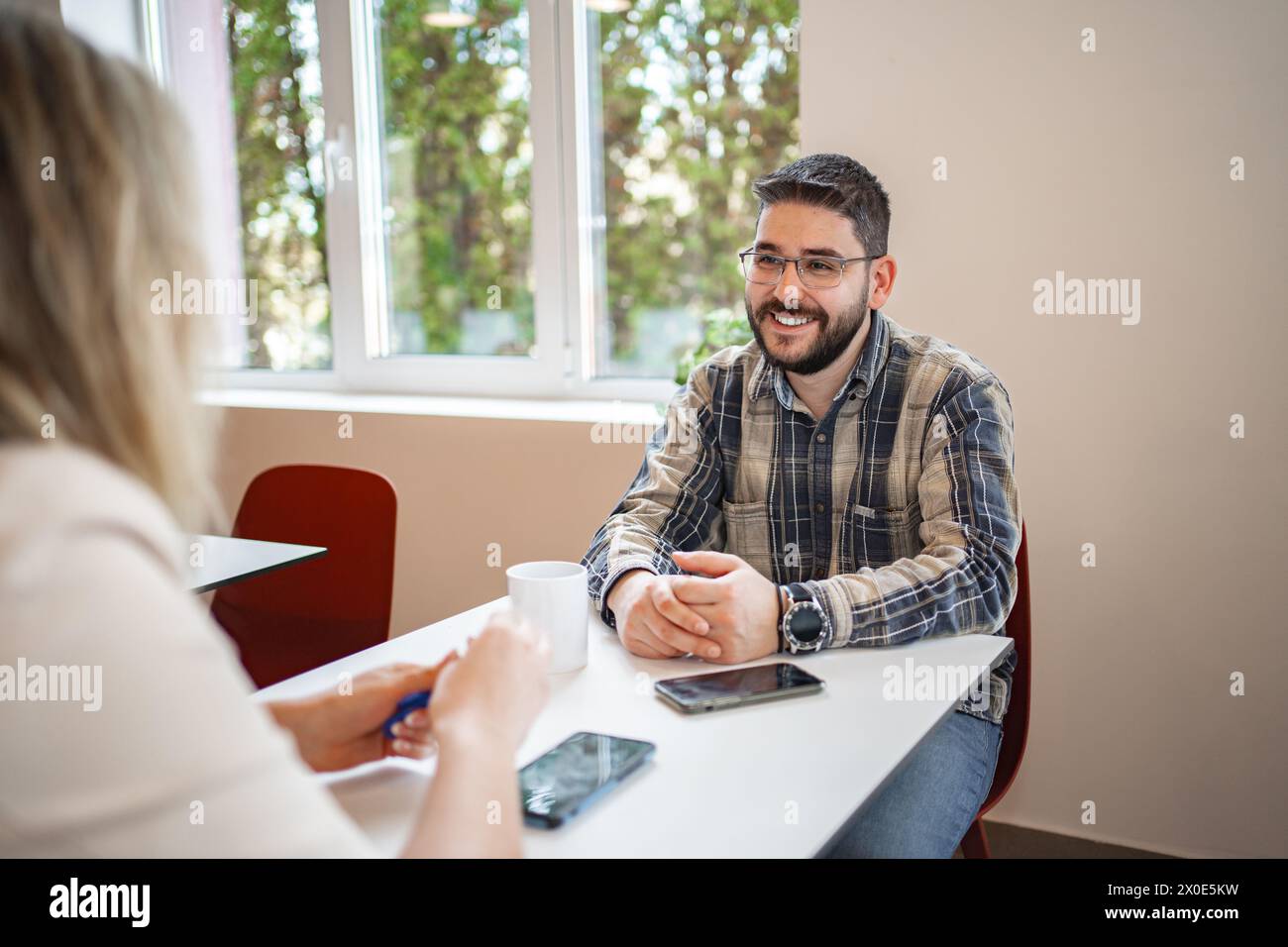 Animated conversation table hi-res stock photography and images - Alamy