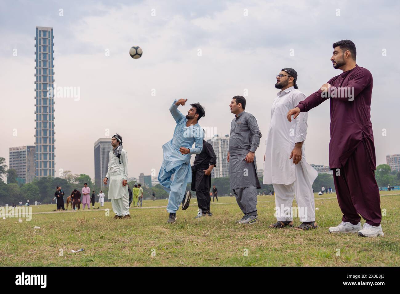 Afghan Muslims play volleyball during the Eid al-Fitr celebration ...
