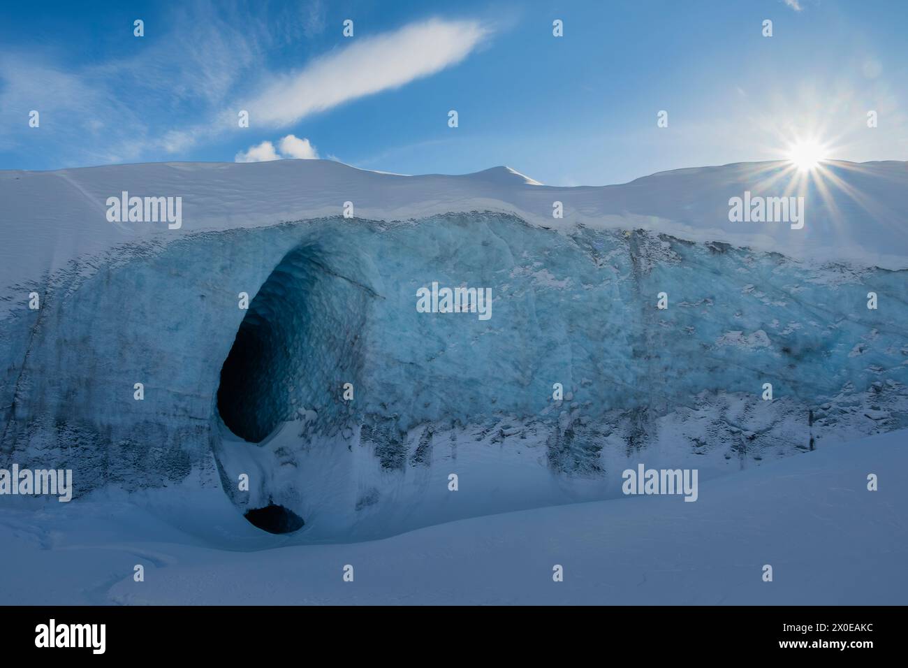 Rising sun in background hi-res stock photography and images - Alamy