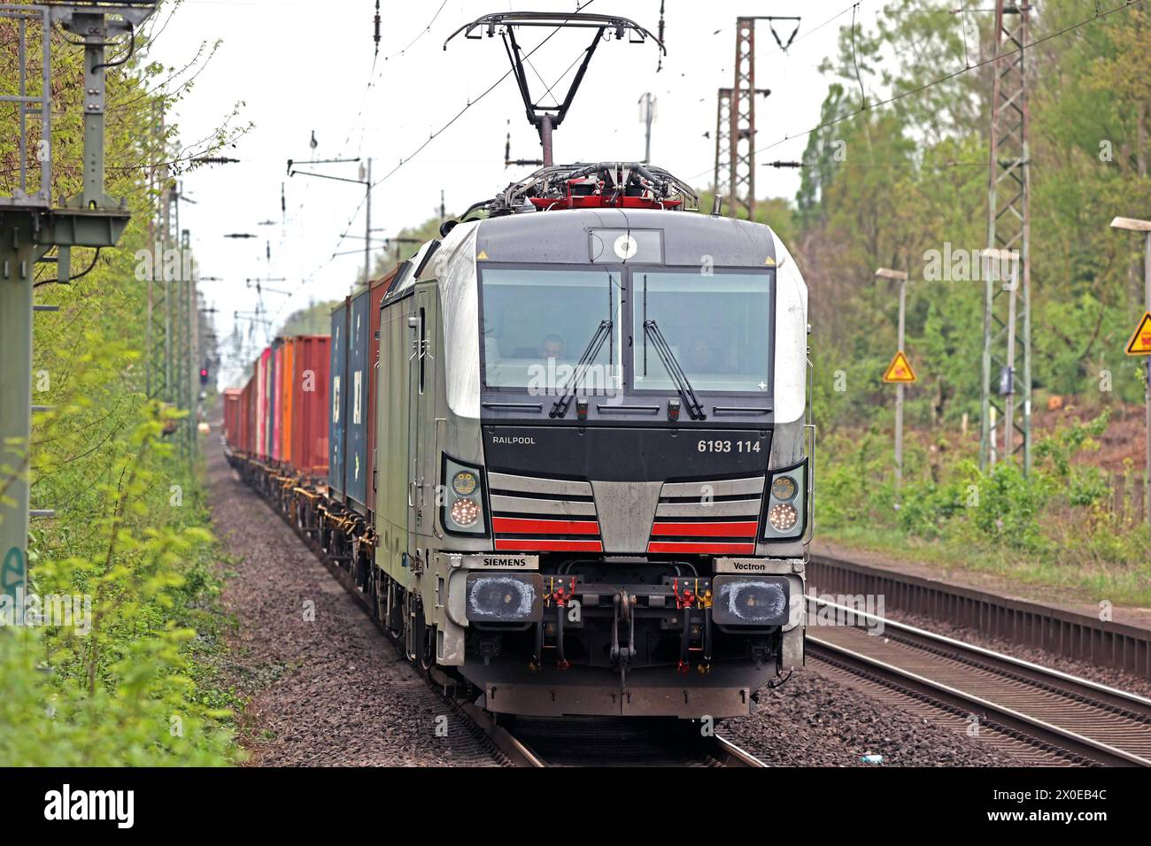 Gütertransport auf der Schiene Güterzüge durchqueren das Ruhrgebiet in ...