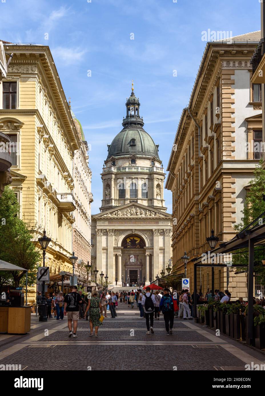 Saint Stephen's Basilica seen from Zrinyi utca with tourists Stock ...