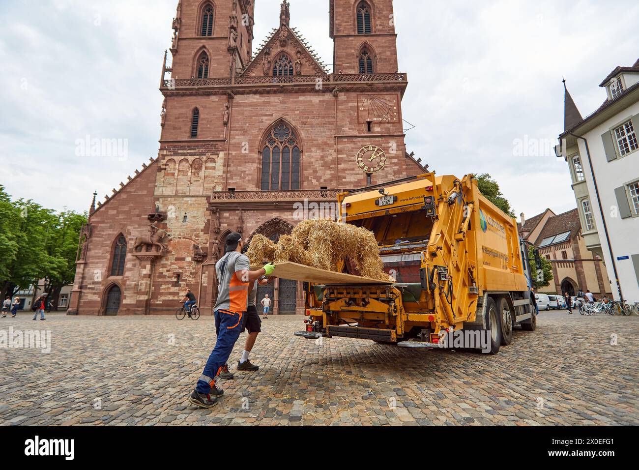 Modern vs medieval hi-res stock photography and images - Alamy
