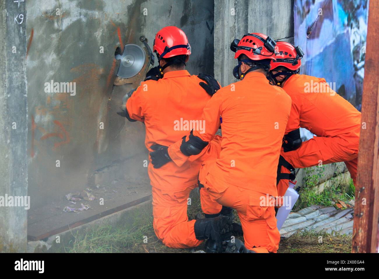 The action of the National SAR Agency dismantled the walls of a ...