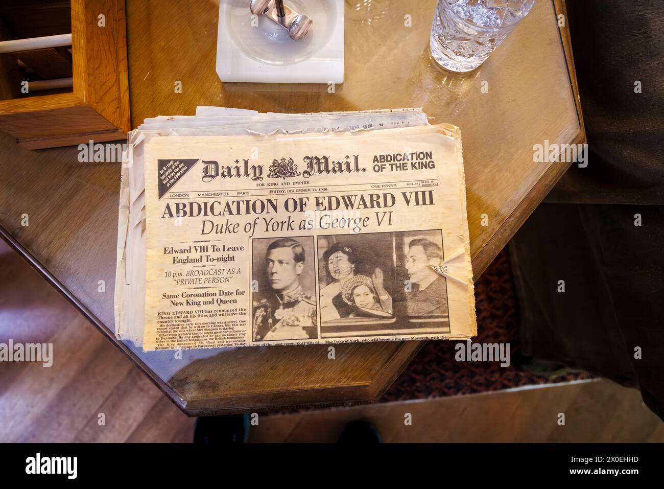 Daily mail front page hi-res stock photography and images - Alamy