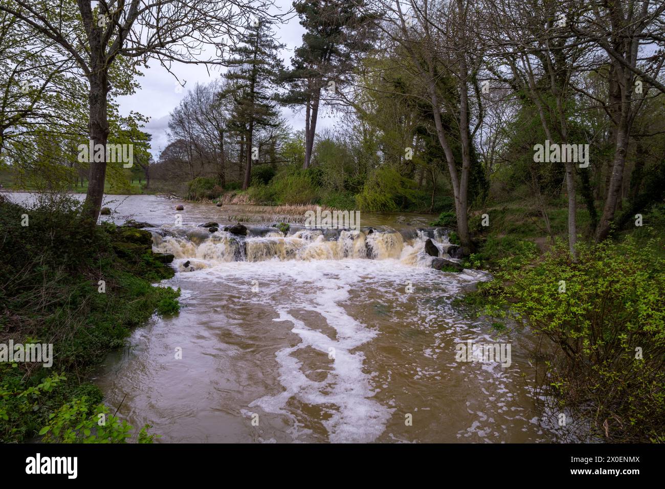 Hever castle waterfalls hi-res stock photography and images - Alamy